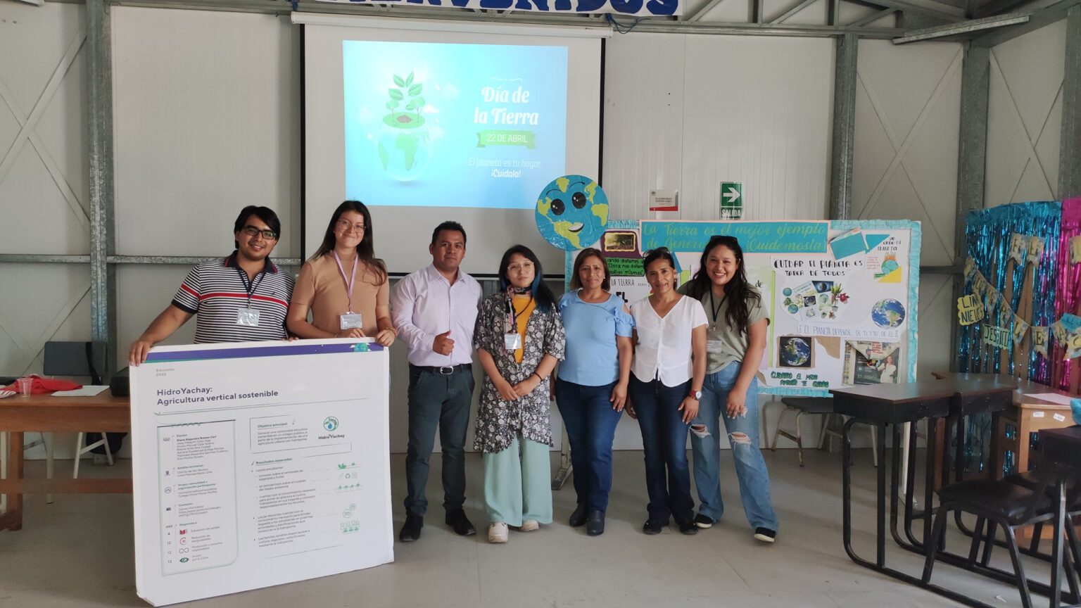 Hidro Yachay: alumnos PUCP instalan torres de cultivo vertical en ...